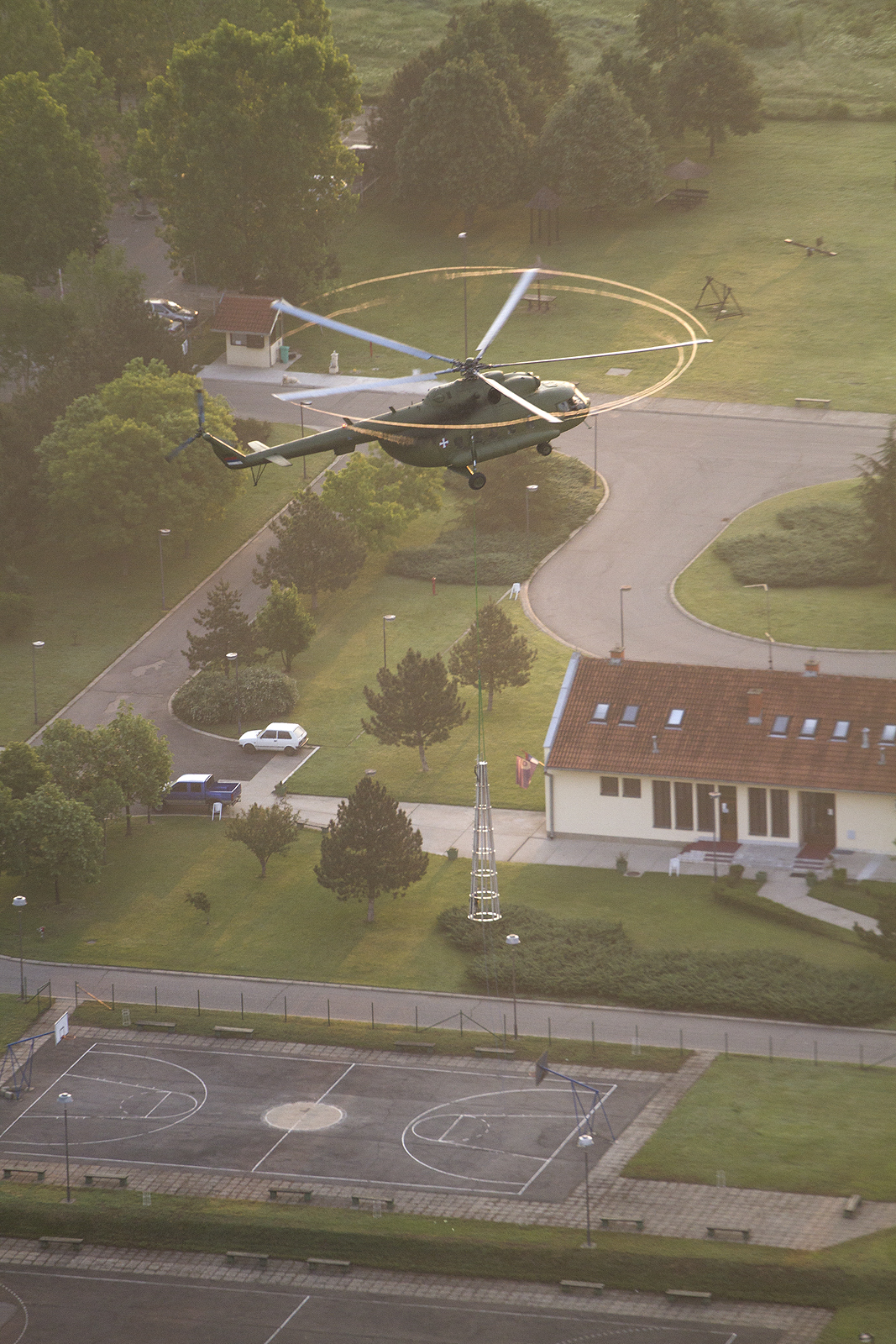 Kako je helikopterom pokušana montaža vrha pilona mosta na Adi – Gradnja