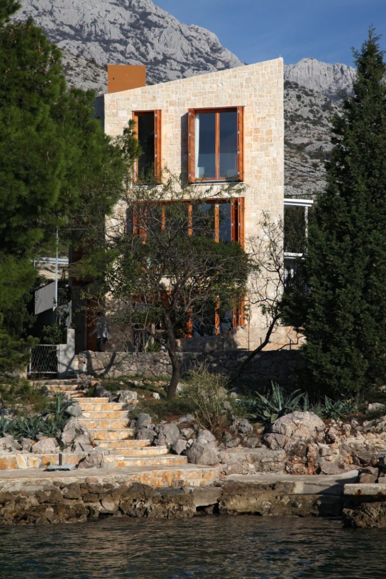 Kamena kuća na Jadranu oblikovana burom - Gradnja
