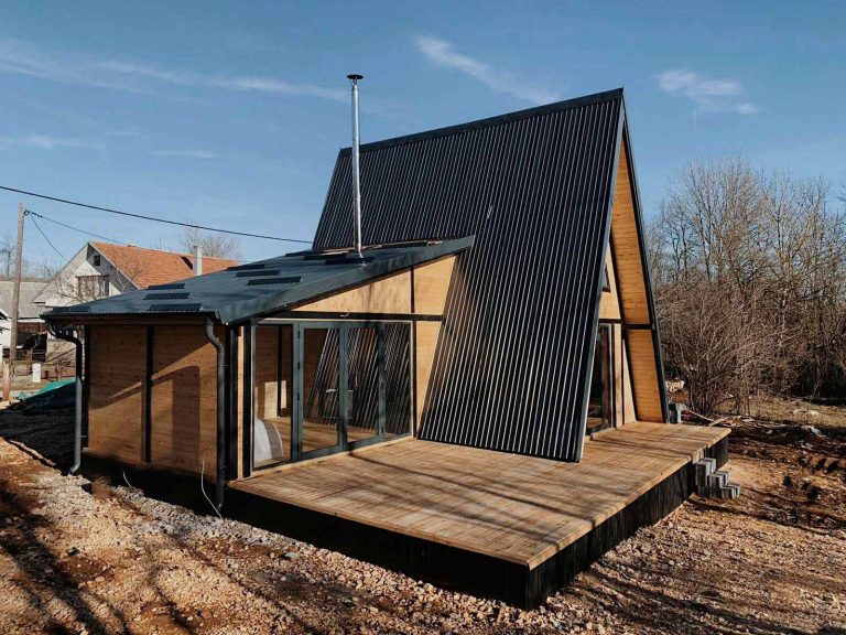 Ova drvena kuća iz Kosjerića podiže se za samo 20 dana – Gradnja