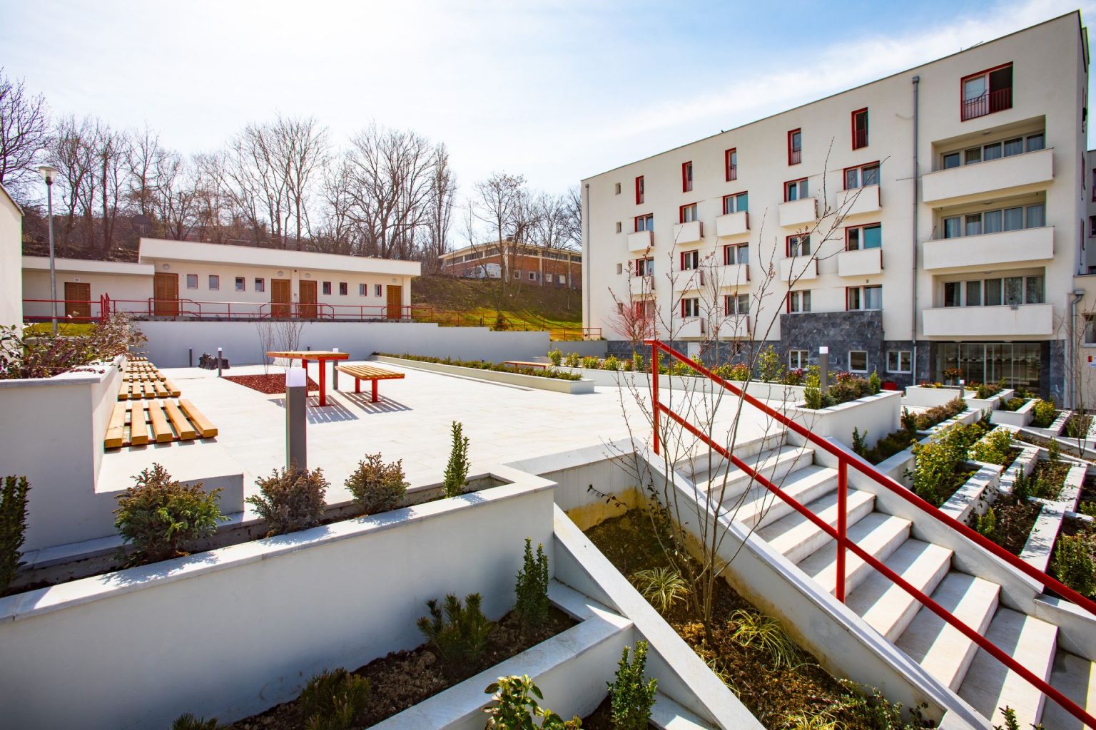 Kaskadni trg kao ključno mesto osveženog Doma za stara lica „Karaburma ...