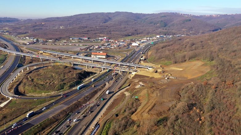 Ovako izgleda najveća petlja u Srbiji: Obilaznica oko Beograda iz drona ...