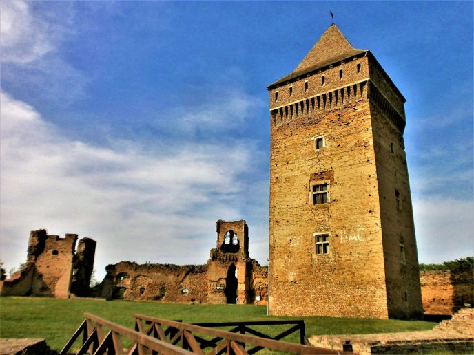 backa tvrdjava – Gradnja