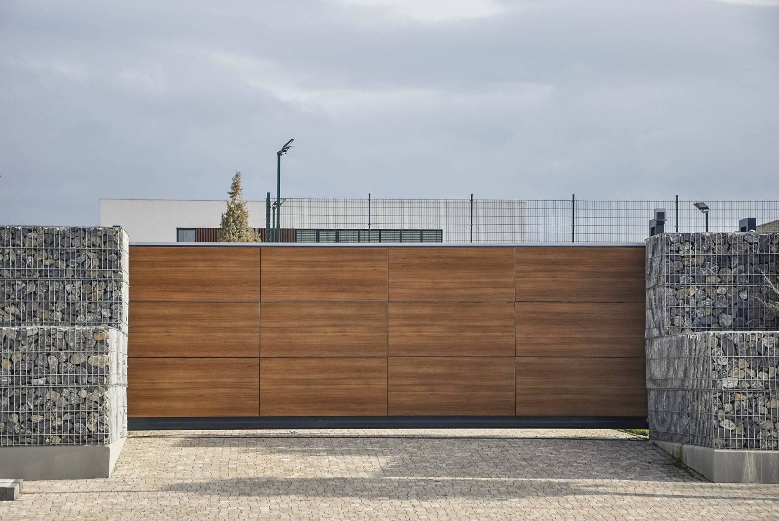 Surduk House: Kuća iznad provalije s panoramskim vizurama ka Dunavu ...